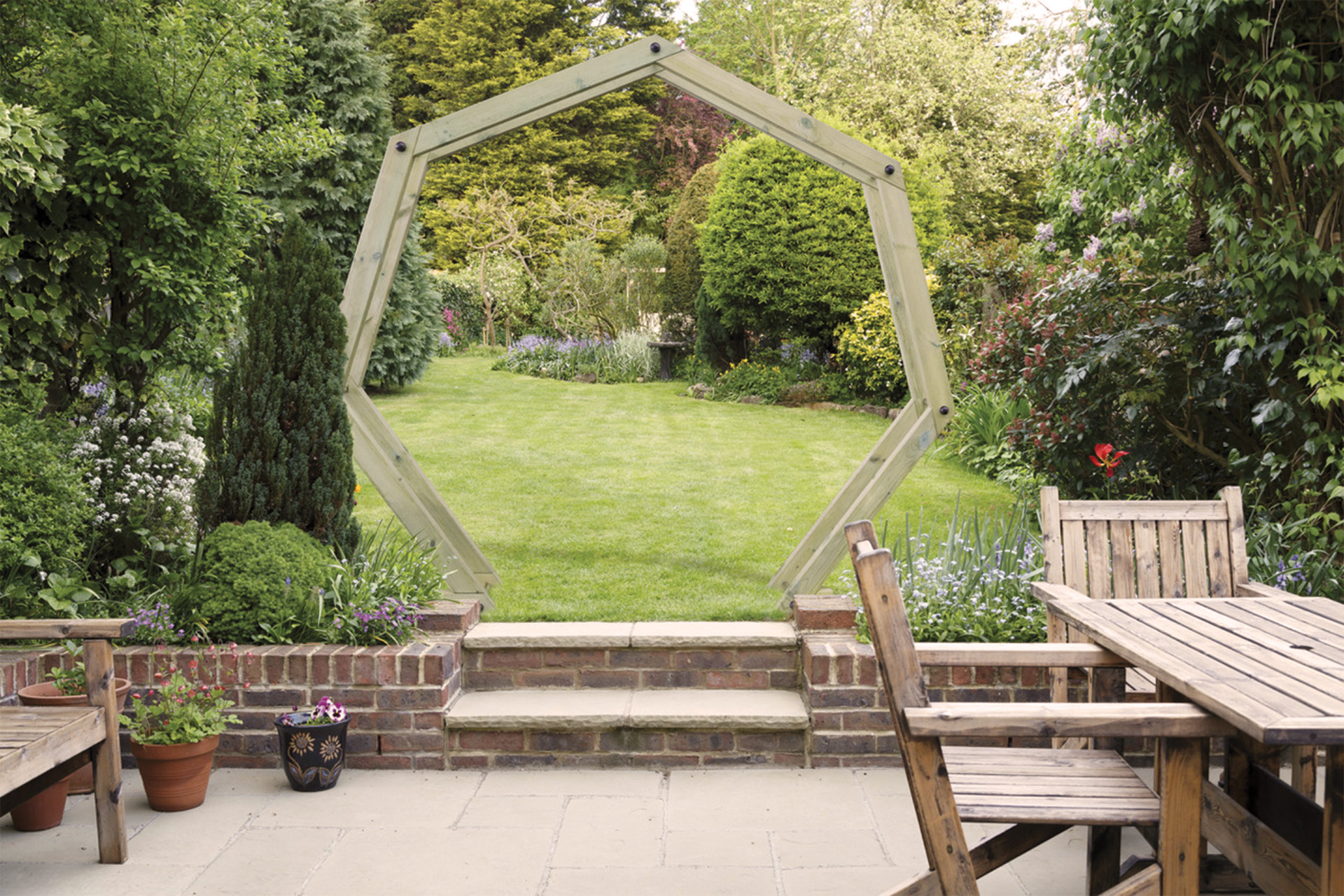 Hexagonal Moon Gate | Grange Fencing